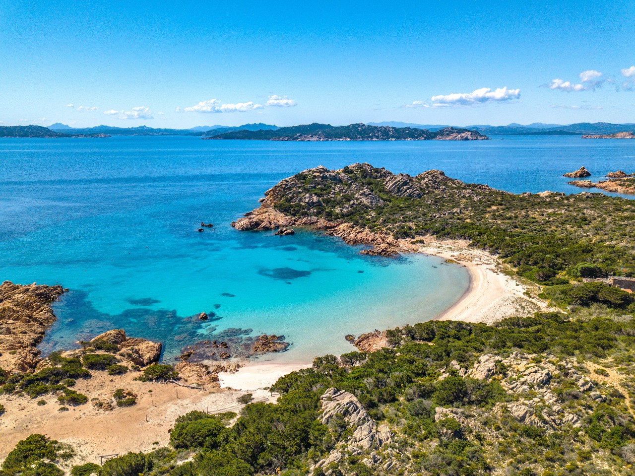 Tout ce que vous devez savoir sur la plage rose de Budelli - VOLARE ...